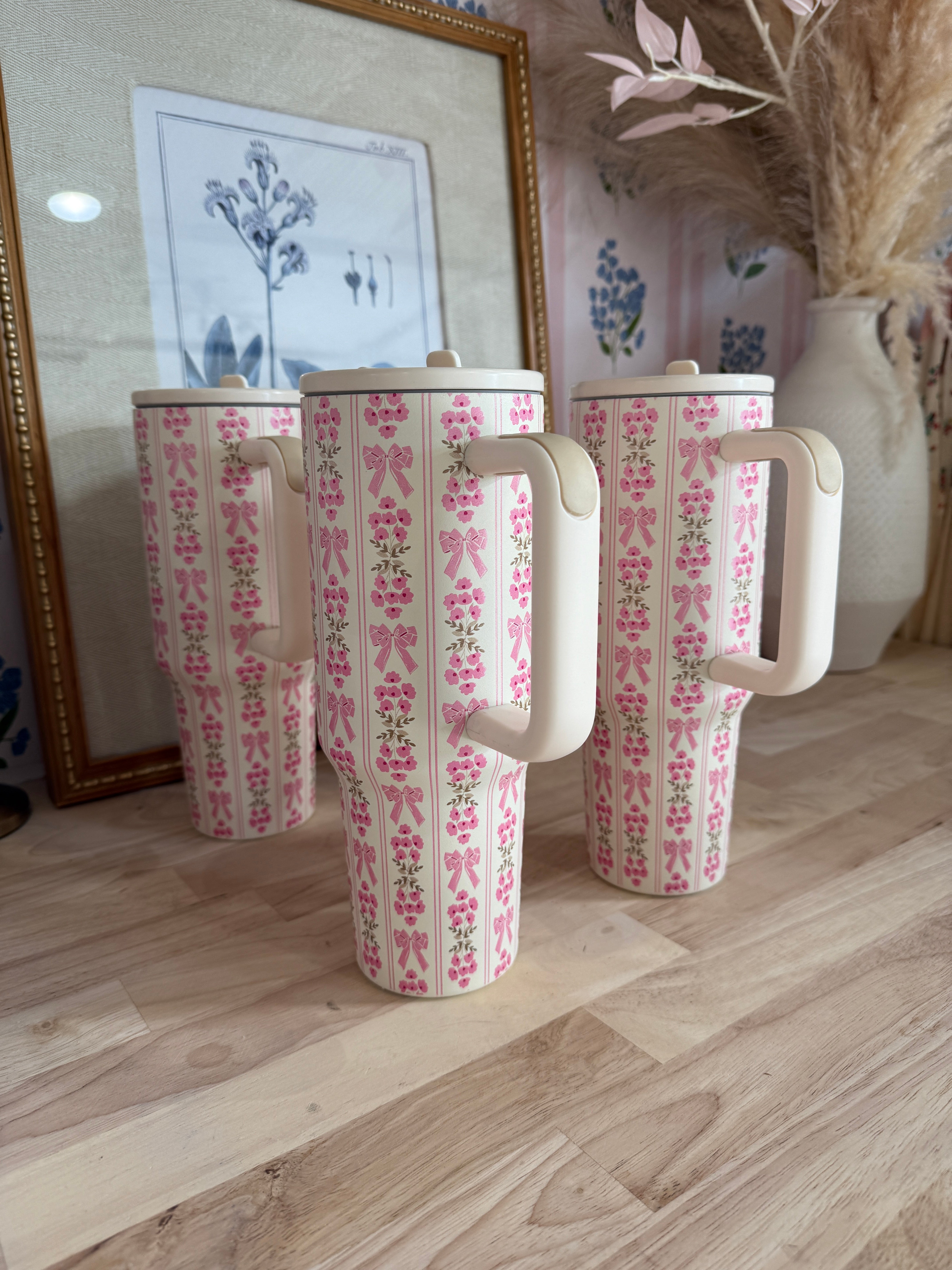 Bow tumbler – Dressed By Alliah LLC